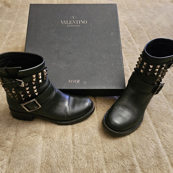 Valentino Garavani | Shoes | Valentino Rockstud Metal Studded Leather ...